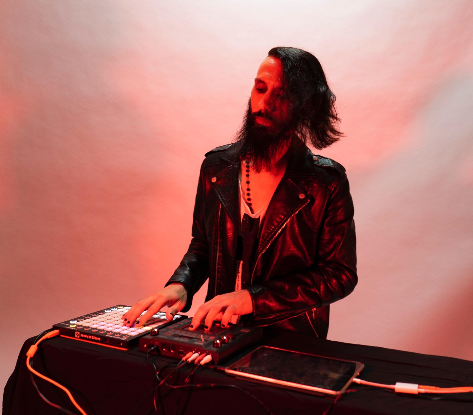 Jesus, il singolo d'esordio online dal 21 giugno